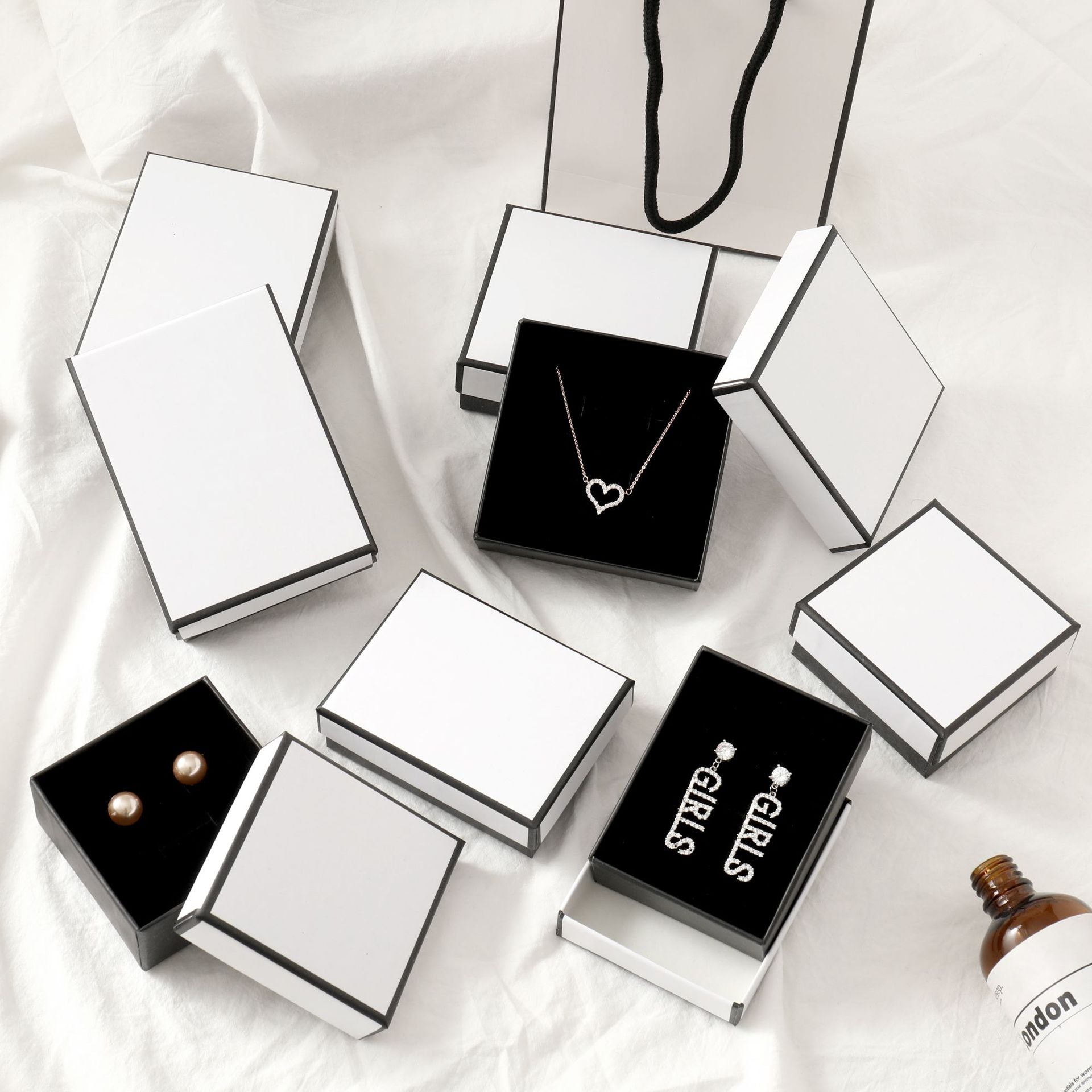 Square Jewelry Display Gifts Box Holder White and Black Kraft ...